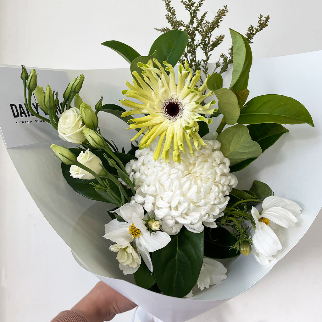 Classic 'White + Neutral' bunch – The Daily Bunch